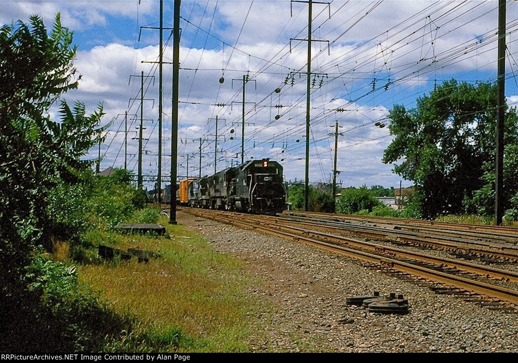 CR GP38-2 8082 leads U25C 6806, and U25B's 2549 and 2635